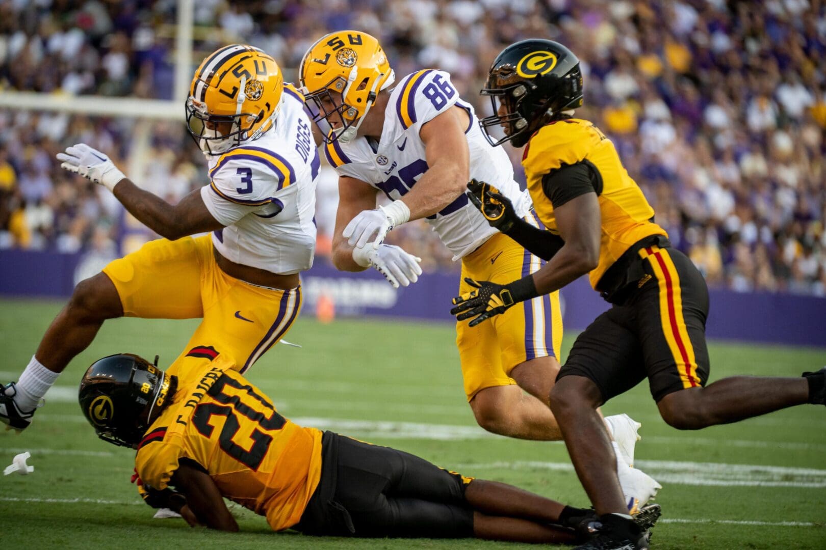 LSU Begins SEC Play With Early Saturday Kickoff On The Road Against ...